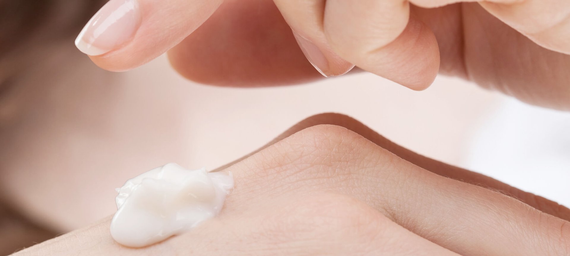 Lengkap 10 Urutan Pemakaian Skincare Pagi Dan Malam Yang Benar